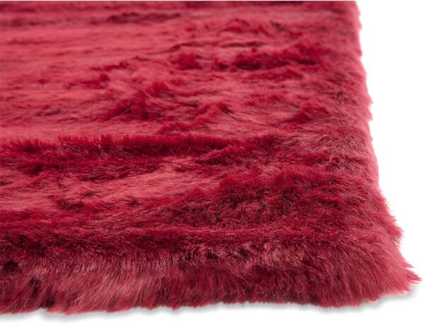 Faux Mink Fur Area Rug - Ruby | Value City Furniture